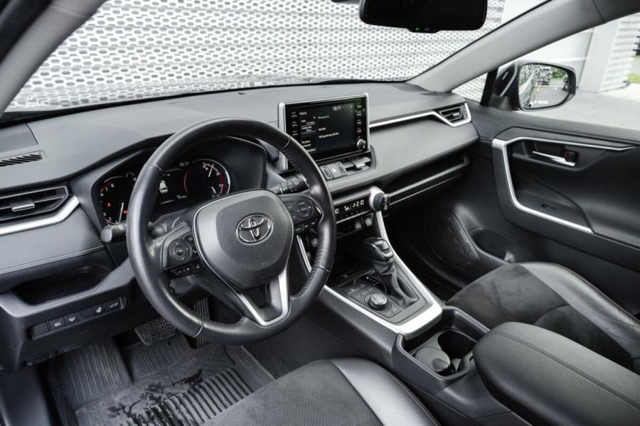 Grey Toyota RAV4 2021 in Marupe, with an engine capacity of 2.00 L and mileage of 83 thousand km for 27850 €, photo 10 on AUTOMOTO.COM.LV