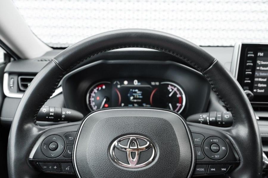 Grey Toyota RAV4 2021 in Marupe, with an engine capacity of 2.00 L and mileage of 83 thousand km for 27850 €, photo 13 on AUTOMOTO.COM.LV