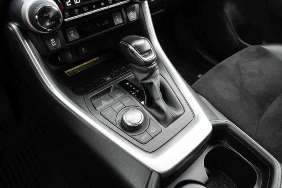 Grey Toyota RAV4 2021 in Marupe, with an engine capacity of 2.00 L and mileage of 83 thousand km for 27850 €, photo 17 on AUTOMOTO.COM.LV