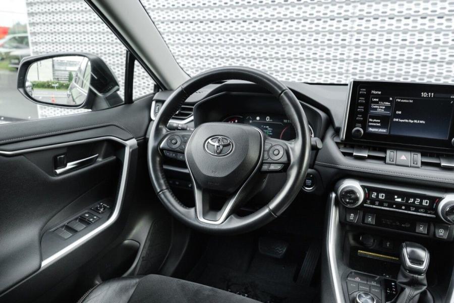 Grey Toyota RAV4 2021 in Marupe, with an engine capacity of 2.00 L and mileage of 83 thousand km for 27850 €, photo 18 on AUTOMOTO.COM.LV