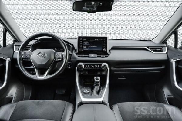 Toyota RAV4 2021 in Riga on AUTOMOTO.COM.LV Grey Toyota RAV4 2021 in Riga, with an engine capacity of 2.00 L and mileage of 83 thousand km for 27850 €, photo 7 on AUTOMOTO.COM.LV