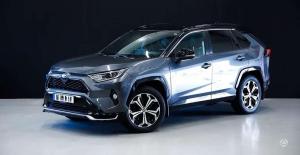 Pelēks Toyota RAV4 2021 Viļņa, ar dzinēja tilpumu 2.49 L un nobraukumu 108 tūkst. km par 35200 €, foto  vietnē AUTOMOTO.COM.LV