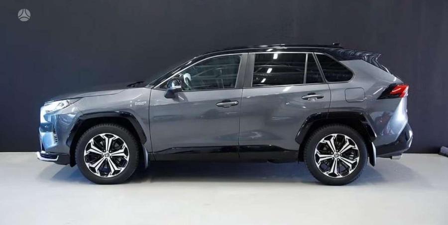 Pelēks Toyota RAV4 2021 Viļņa, ar dzinēja tilpumu 2.49 L un nobraukumu 108 tūkst. km par 35200 €, foto 3 vietnē AUTOMOTO.COM.LV