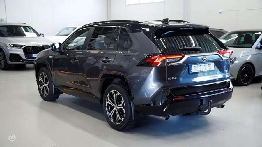 Pelēks Toyota RAV4 2021 Viļņa, ar dzinēja tilpumu 2.49 L un nobraukumu 108 tūkst. km par 35200 €, foto 4 vietnē AUTOMOTO.COM.LV