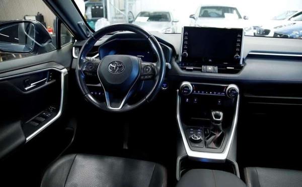 Pelēks Toyota RAV4 2021 Viļņa, ar dzinēja tilpumu 2.49 L un nobraukumu 108 tūkst. km par 35200 €, foto 6 vietnē AUTOMOTO.COM.LV