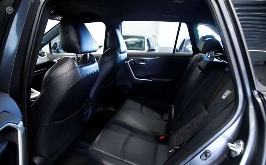 Pelēks Toyota RAV4 2021 Viļņa, ar dzinēja tilpumu 2.49 L un nobraukumu 108 tūkst. km par 35200 €, foto 8 vietnē AUTOMOTO.COM.LV