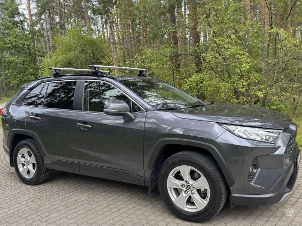 Toyota RAV4 2021 Šalčininkai vietnē Pelēks Toyota RAV4 2021 Šalčininkai, ar dzinēja tilpumu 1.99 L un nobraukumu 106 tūkst. km par 23500 €, foto 3 vietnē AUTOMOTO.COM.LV