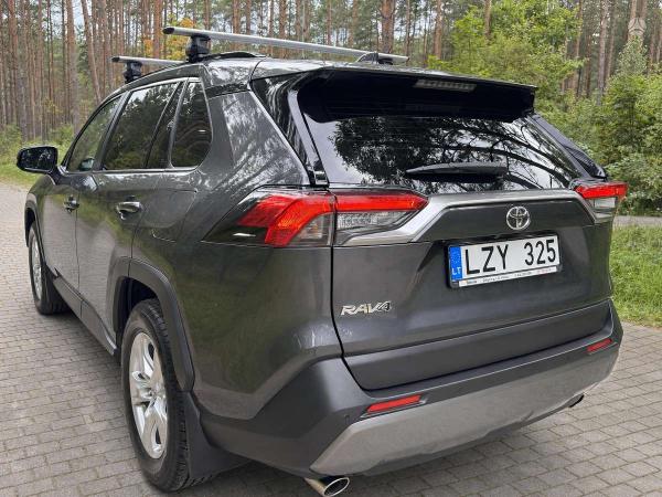 Toyota RAV4 2021 Šalčininkai vietnē Pelēks Toyota RAV4 2021 Šalčininkai, ar dzinēja tilpumu 1.99 L un nobraukumu 106 tūkst. km par 23500 €, foto 5 vietnē AUTOMOTO.COM.LV