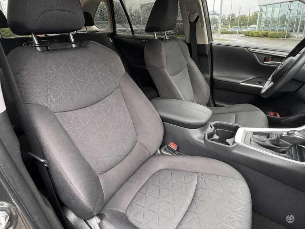 Toyota RAV4 2021 Šalčininkai vietnē Pelēks Toyota RAV4 2021 Šalčininkai, ar dzinēja tilpumu 1.99 L un nobraukumu 106 tūkst. km par 23500 €, foto 6 vietnē AUTOMOTO.COM.LV