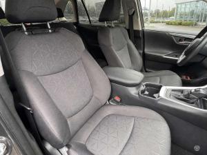Grey Toyota RAV4 2021 in Salcininkai, with an engine capacity of 1.99 L and mileage of 106 thousand km for 23500 €, photo 6 on AUTOMOTO.COM.LV