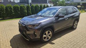Pelēks Toyota RAV4 2021 Viļņa, ar dzinēja tilpumu 2.49 L un nobraukumu 86 tūkst. km par 32500 €, foto  vietnē AUTOMOTO.COM.LV