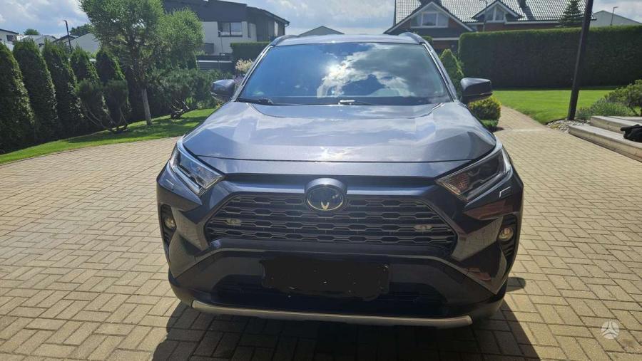 Pelēks Toyota RAV4 2021 Viļņa, ar dzinēja tilpumu 2.49 L un nobraukumu 86 tūkst. km par 32500 €, foto 3 vietnē AUTOMOTO.COM.LV