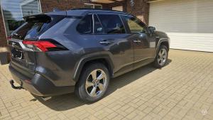 Pelēks Toyota RAV4 2021 Viļņa, ar dzinēja tilpumu 2.49 L un nobraukumu 86 tūkst. km par 32500 €, foto 6 vietnē AUTOMOTO.COM.LV