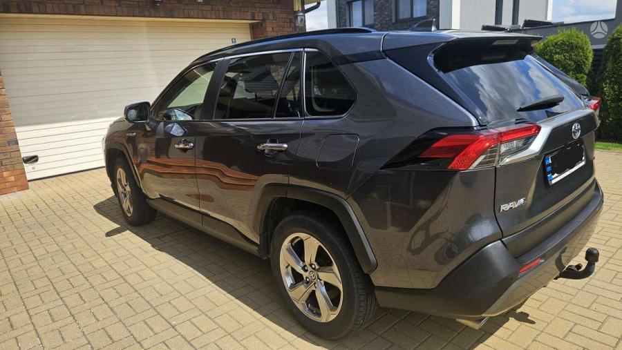 Pelēks Toyota RAV4 2021 Viļņa, ar dzinēja tilpumu 2.49 L un nobraukumu 86 tūkst. km par 32500 €, foto 8 vietnē AUTOMOTO.COM.LV