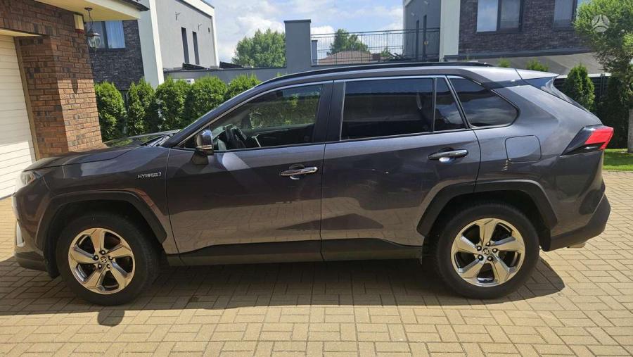 Pelēks Toyota RAV4 2021 Viļņa, ar dzinēja tilpumu 2.49 L un nobraukumu 86 tūkst. km par 32500 €, foto 9 vietnē AUTOMOTO.COM.LV