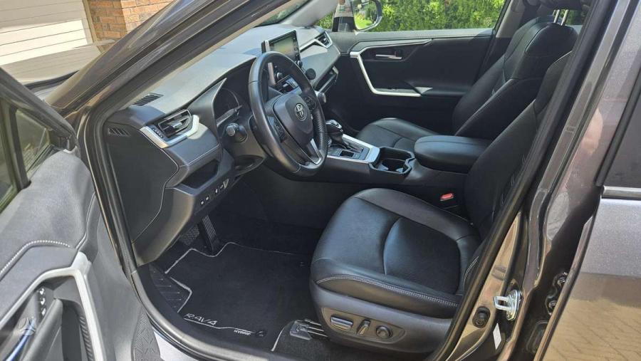 Pelēks Toyota RAV4 2021 Viļņa, ar dzinēja tilpumu 2.49 L un nobraukumu 86 tūkst. km par 32500 €, foto 11 vietnē AUTOMOTO.COM.LV