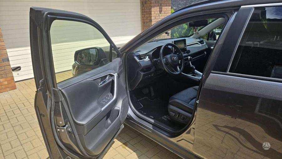 Pelēks Toyota RAV4 2021 Viļņa, ar dzinēja tilpumu 2.49 L un nobraukumu 86 tūkst. km par 32500 €, foto 13 vietnē AUTOMOTO.COM.LV