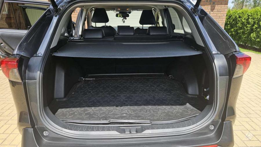 Pelēks Toyota RAV4 2021 Viļņa, ar dzinēja tilpumu 2.49 L un nobraukumu 86 tūkst. km par 32500 €, foto 16 vietnē AUTOMOTO.COM.LV