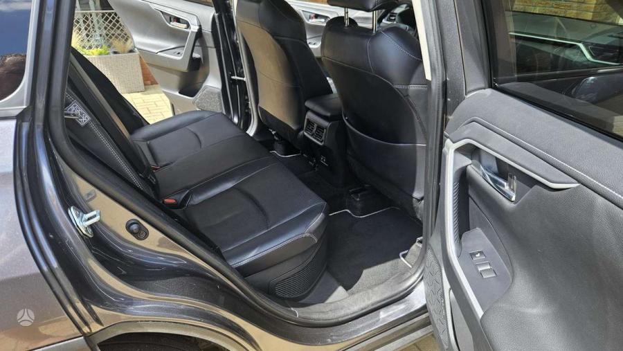 Pelēks Toyota RAV4 2021 Viļņa, ar dzinēja tilpumu 2.49 L un nobraukumu 86 tūkst. km par 32500 €, foto 17 vietnē AUTOMOTO.COM.LV