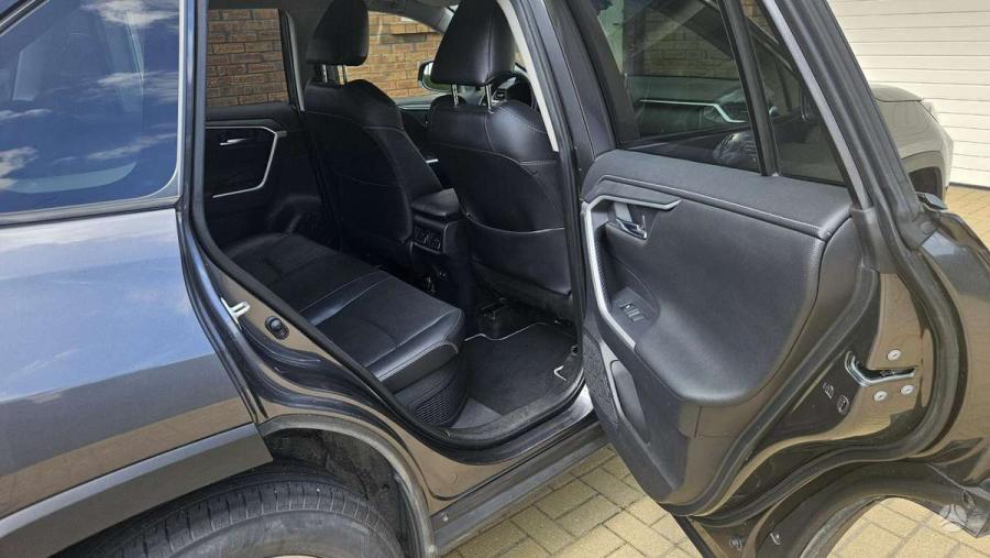Pelēks Toyota RAV4 2021 Viļņa, ar dzinēja tilpumu 2.49 L un nobraukumu 86 tūkst. km par 32500 €, foto 23 vietnē AUTOMOTO.COM.LV