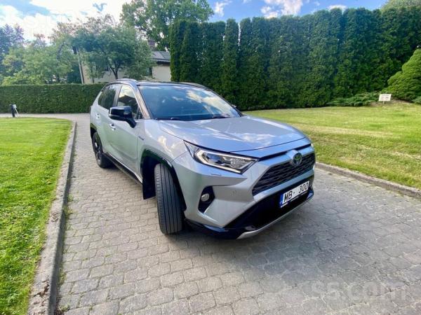 Toyota RAV4 2021 Rīga vietnē Pelēks Toyota RAV4 2021 Rīga, ar dzinēja tilpumu 2.50 L un nobraukumu 44 tūkst. km par 32500 €, foto 1 vietnē AUTOMOTO.COM.LV