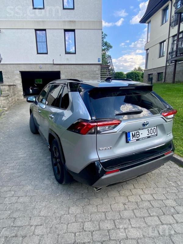 Toyota RAV4 2021 Rīga vietnē Pelēks Toyota RAV4 2021 Rīga, ar dzinēja tilpumu 2.50 L un nobraukumu 44 tūkst. km par 32500 €, foto 3 vietnē AUTOMOTO.COM.LV
