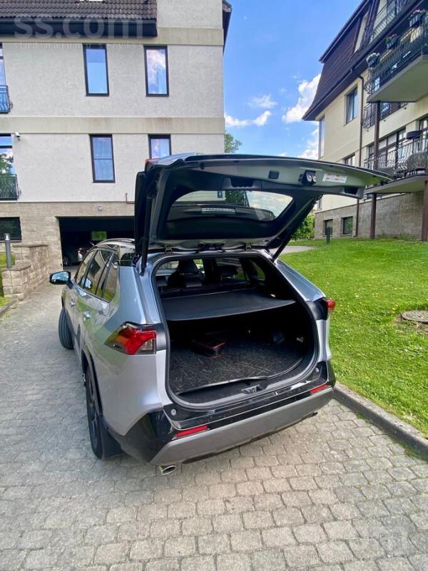 Toyota RAV4 2021 Rīga vietnē Pelēks Toyota RAV4 2021 Rīga, ar dzinēja tilpumu 2.50 L un nobraukumu 44 tūkst. km par 32500 €, foto 4 vietnē AUTOMOTO.COM.LV
