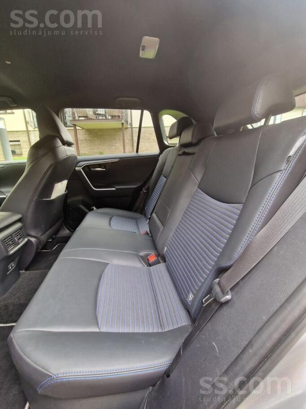 Toyota RAV4 2021 Rīga vietnē Pelēks Toyota RAV4 2021 Rīga, ar dzinēja tilpumu 2.50 L un nobraukumu 44 tūkst. km par 32500 €, foto 7 vietnē AUTOMOTO.COM.LV