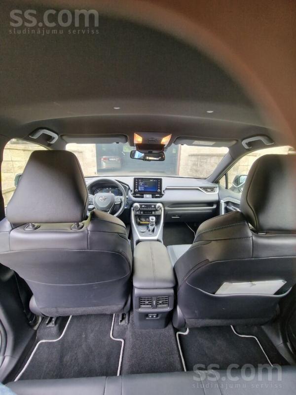Toyota RAV4 2021 Rīga vietnē Pelēks Toyota RAV4 2021 Rīga, ar dzinēja tilpumu 2.50 L un nobraukumu 44 tūkst. km par 32500 €, foto 9 vietnē AUTOMOTO.COM.LV