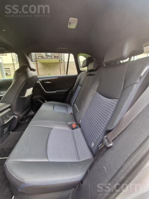 Pelēks Toyota RAV4 2021 Rīga, ar dzinēja tilpumu 2.50 L un nobraukumu 44 tūkst. km par 31500 €, foto 7 vietnē AUTOMOTO.COM.LV