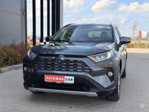 Grey Toyota RAV4 2021 in Vilnius, with an engine capacity of 2.49 L and mileage of 117 thousand km for 27350 €, photo 3 on AUTOMOTO.COM.LV