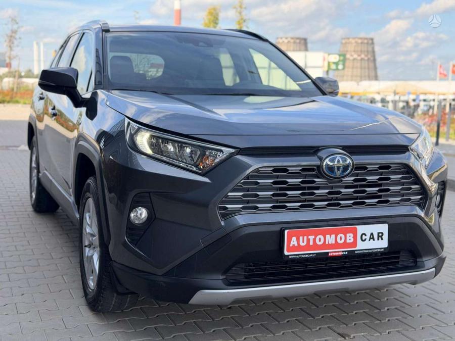Grey Toyota RAV4 2021 in Vilnius, with an engine capacity of 2.49 L and mileage of 117 thousand km for 27350 €, photo 7 on AUTOMOTO.COM.LV