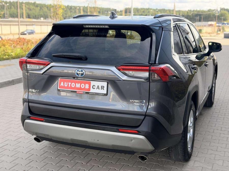 Grey Toyota RAV4 2021 in Vilnius, with an engine capacity of 2.49 L and mileage of 117 thousand km for 27350 €, photo 8 on AUTOMOTO.COM.LV