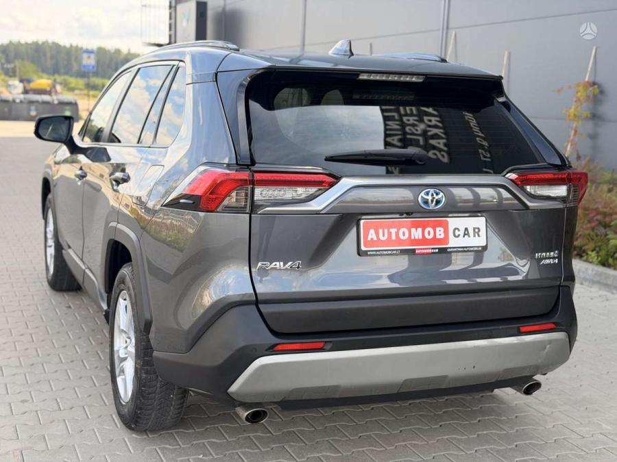 Grey Toyota RAV4 2021 in Vilnius, with an engine capacity of 2.49 L and mileage of 117 thousand km for 27350 €, photo 11 on AUTOMOTO.COM.LV