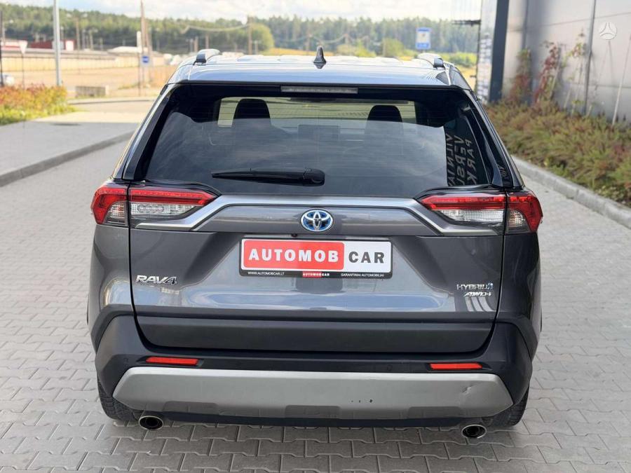 Grey Toyota RAV4 2021 in Vilnius, with an engine capacity of 2.49 L and mileage of 117 thousand km for 27350 €, photo 12 on AUTOMOTO.COM.LV