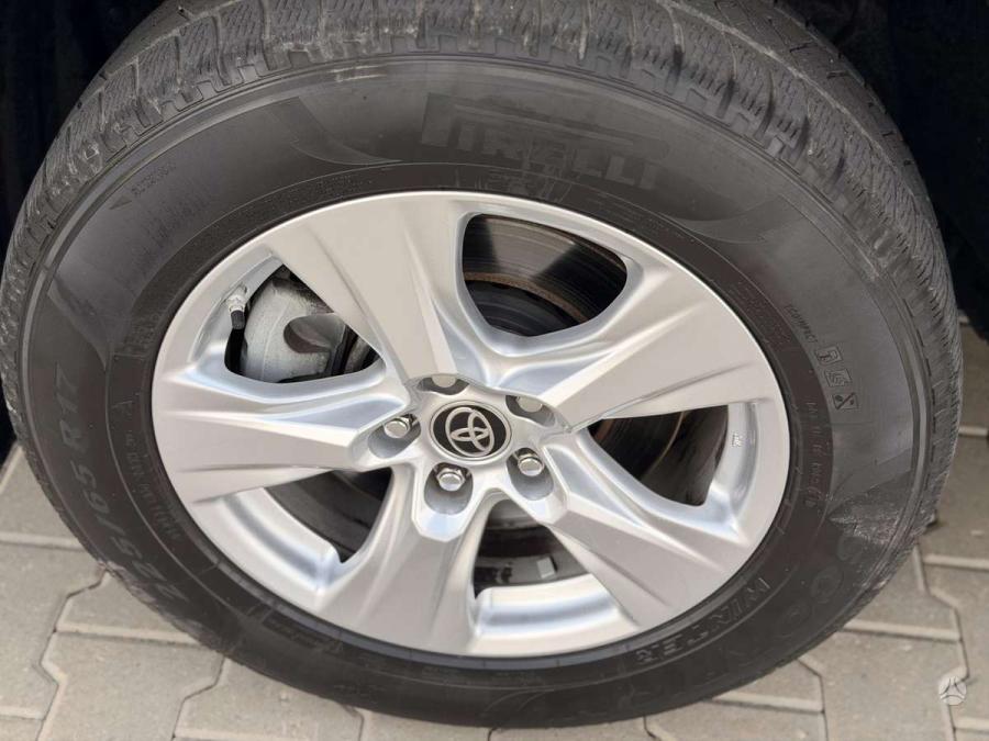Grey Toyota RAV4 2021 in Vilnius, with an engine capacity of 2.49 L and mileage of 117 thousand km for 27350 €, photo 14 on AUTOMOTO.COM.LV