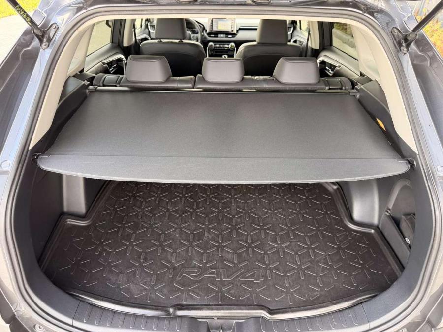 Grey Toyota RAV4 2021 in Vilnius, with an engine capacity of 2.49 L and mileage of 117 thousand km for 27350 €, photo 20 on AUTOMOTO.COM.LV