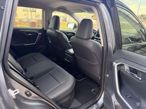 Grey Toyota RAV4 2021 in Vilnius, with an engine capacity of 2.49 L and mileage of 117 thousand km for 27350 €, photo 24 on AUTOMOTO.COM.LV