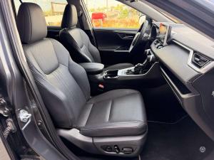 Grey Toyota RAV4 2021 in Vilnius, with an engine capacity of 2.49 L and mileage of 117 thousand km for 27350 €, photo 27 on AUTOMOTO.COM.LV