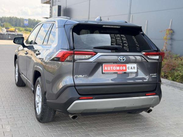 Grey Toyota RAV4 2021 in Vilnius, with an engine capacity of 2.49 L and mileage of 117 thousand km for 27350 €, photo 10 on AUTOMOTO.COM.LV
