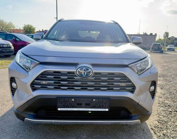 Grey Toyota RAV4 2021 in Siauliai, with an engine capacity of 2.49 L and mileage of 76 thousand km for 21950 €, photo 3 on AUTOMOTO.COM.LV