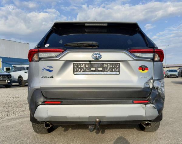 Grey Toyota RAV4 2021 in Siauliai, with an engine capacity of 2.49 L and mileage of 76 thousand km for 21950 €, photo 6 on AUTOMOTO.COM.LV