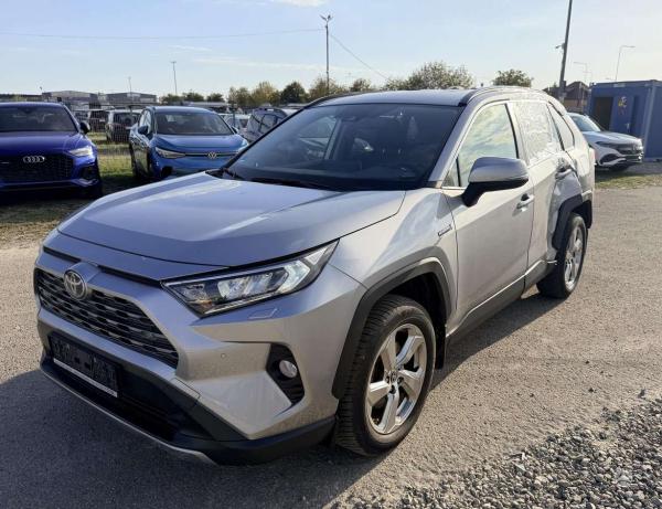 Grey Toyota RAV4 2021 in Siauliai, with an engine capacity of 2.49 L and mileage of 76 thousand km for 21950 €, photo 9 on AUTOMOTO.COM.LV