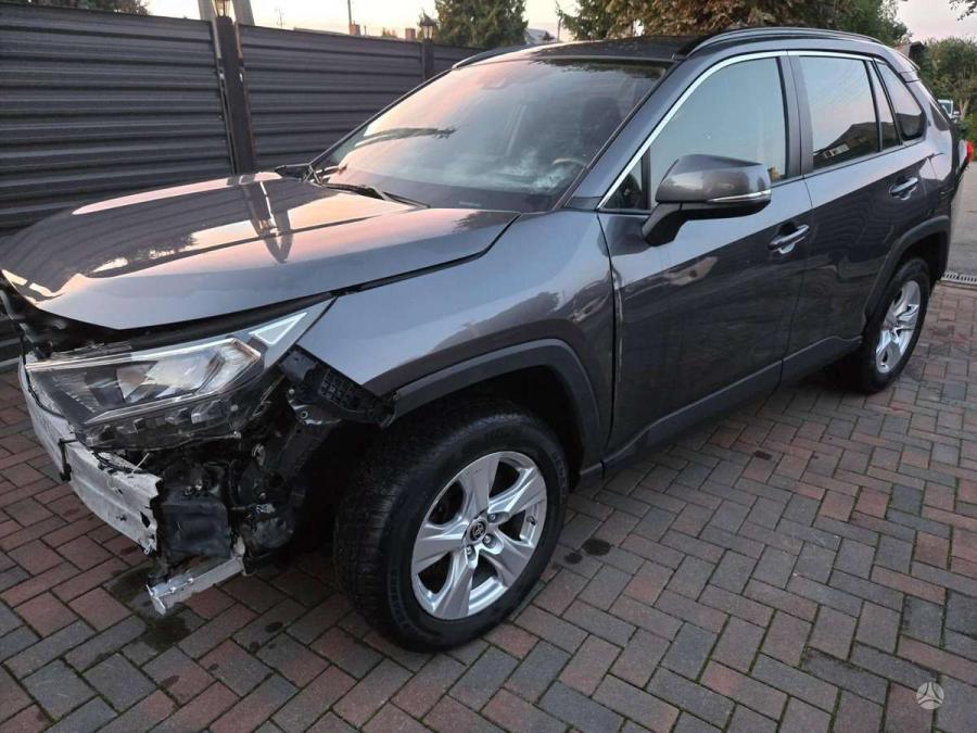 Grey Toyota RAV4 2021 in Siauliai, with an engine capacity of 1.99 L and mileage of 100 thousand km for 13899 €, photo 1 on AUTOMOTO.COM.LV