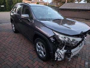 Grey Toyota RAV4 2021 in Siauliai, with an engine capacity of 1.99 L and mileage of 100 thousand km for 13899 €, photo 5 on AUTOMOTO.COM.LV