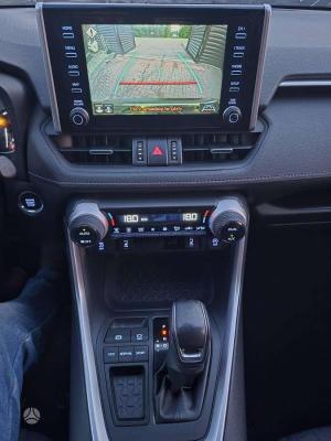 Grey Toyota RAV4 2021 in Siauliai, with an engine capacity of 1.99 L and mileage of 100 thousand km for 13899 €, photo 8 on AUTOMOTO.COM.LV