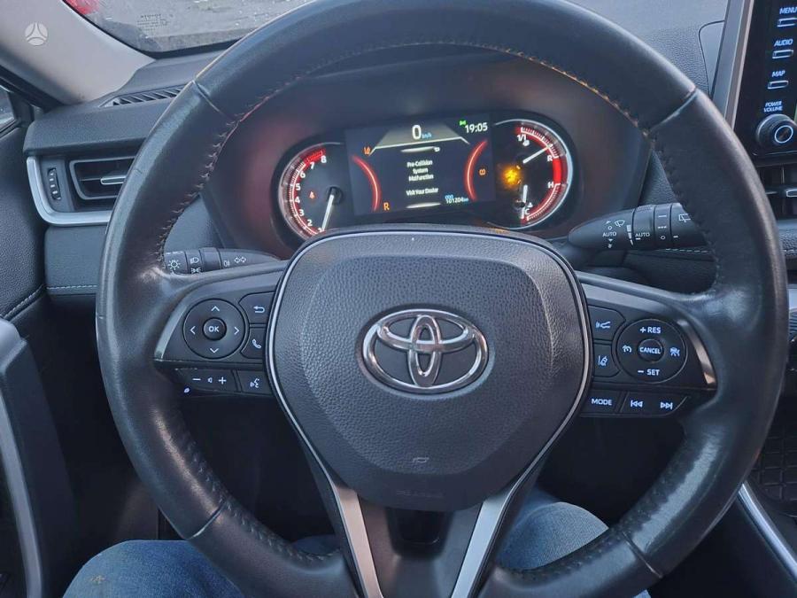 Grey Toyota RAV4 2021 in Siauliai, with an engine capacity of 1.99 L and mileage of 100 thousand km for 13899 €, photo 9 on AUTOMOTO.COM.LV