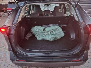 Grey Toyota RAV4 2021 in Siauliai, with an engine capacity of 1.99 L and mileage of 100 thousand km for 13899 €, photo 15 on AUTOMOTO.COM.LV
