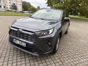 Grey Toyota RAV4 2021 in Aizkraukle, with an engine capacity of 2.00 L and mileage of 100 thousand km for 21700 €, photo  on AUTOMOTO.COM.LV