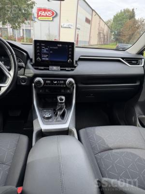 Pelēks Toyota RAV4 2021 Aizkraukle, ar dzinēja tilpumu 2.00 L un nobraukumu 100 tūkst. km par 21700 €, foto 5 vietnē AUTOMOTO.COM.LV